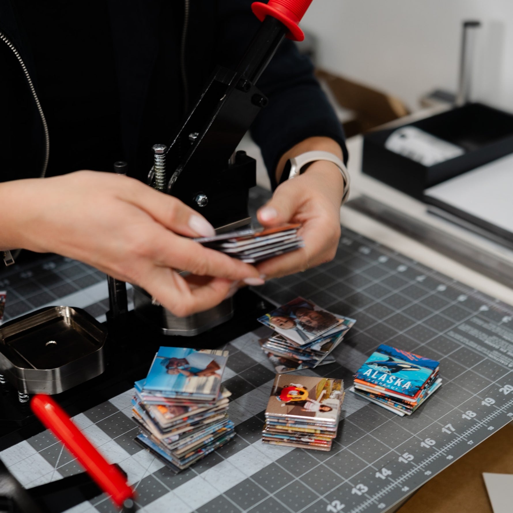 Tecre Button Machine + Graphic Punch – Snap Magnets